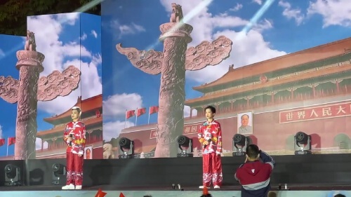 人类幼崽的可爱瞬间校园文艺晚会校园艺术节粉了,粉了,小孩哥太帅了