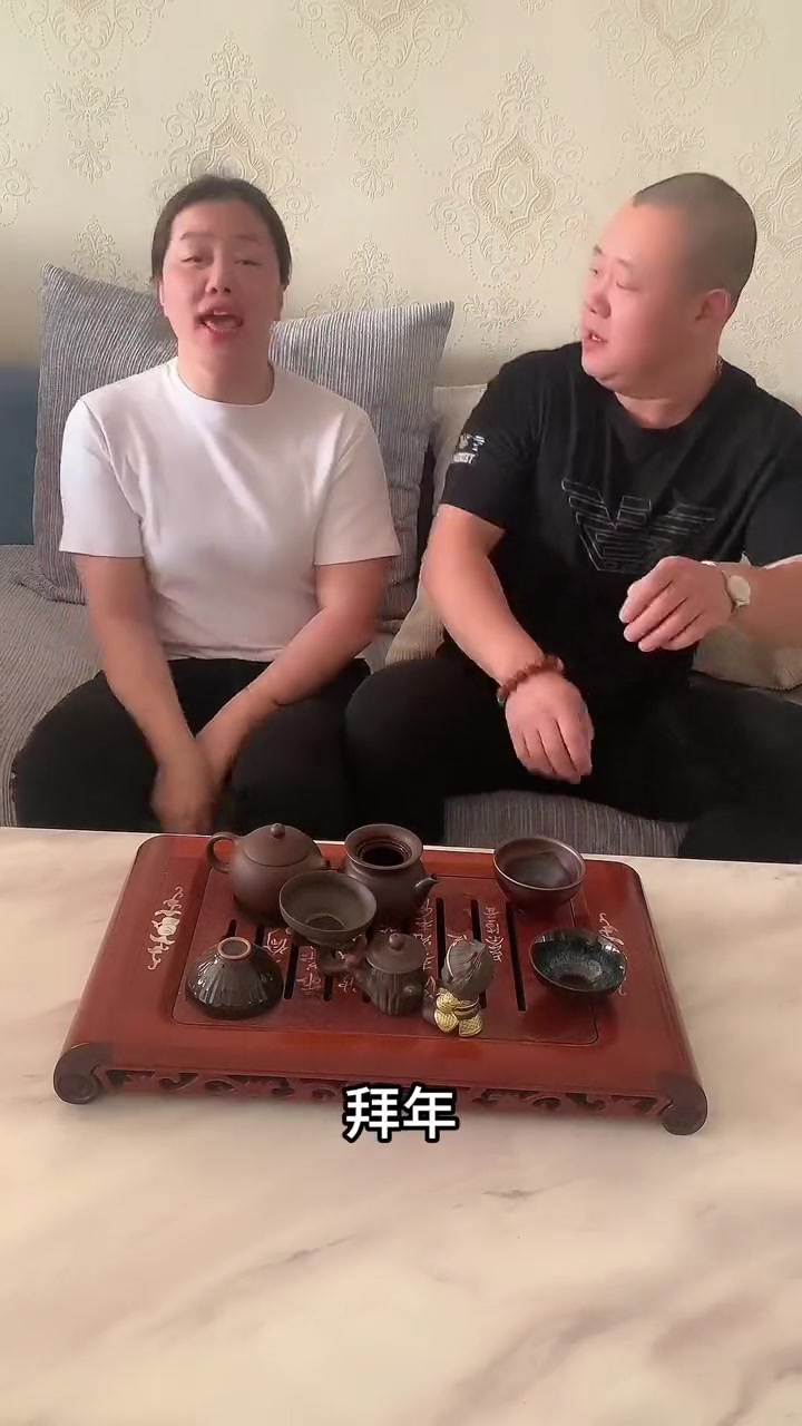 #拜年 旧岁至此而除,明日另换新岁。除夕,是辞旧迎新的时间交界点,...