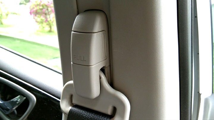 安全带高低没调好,会出现什么样的情况?做示范给大家看看