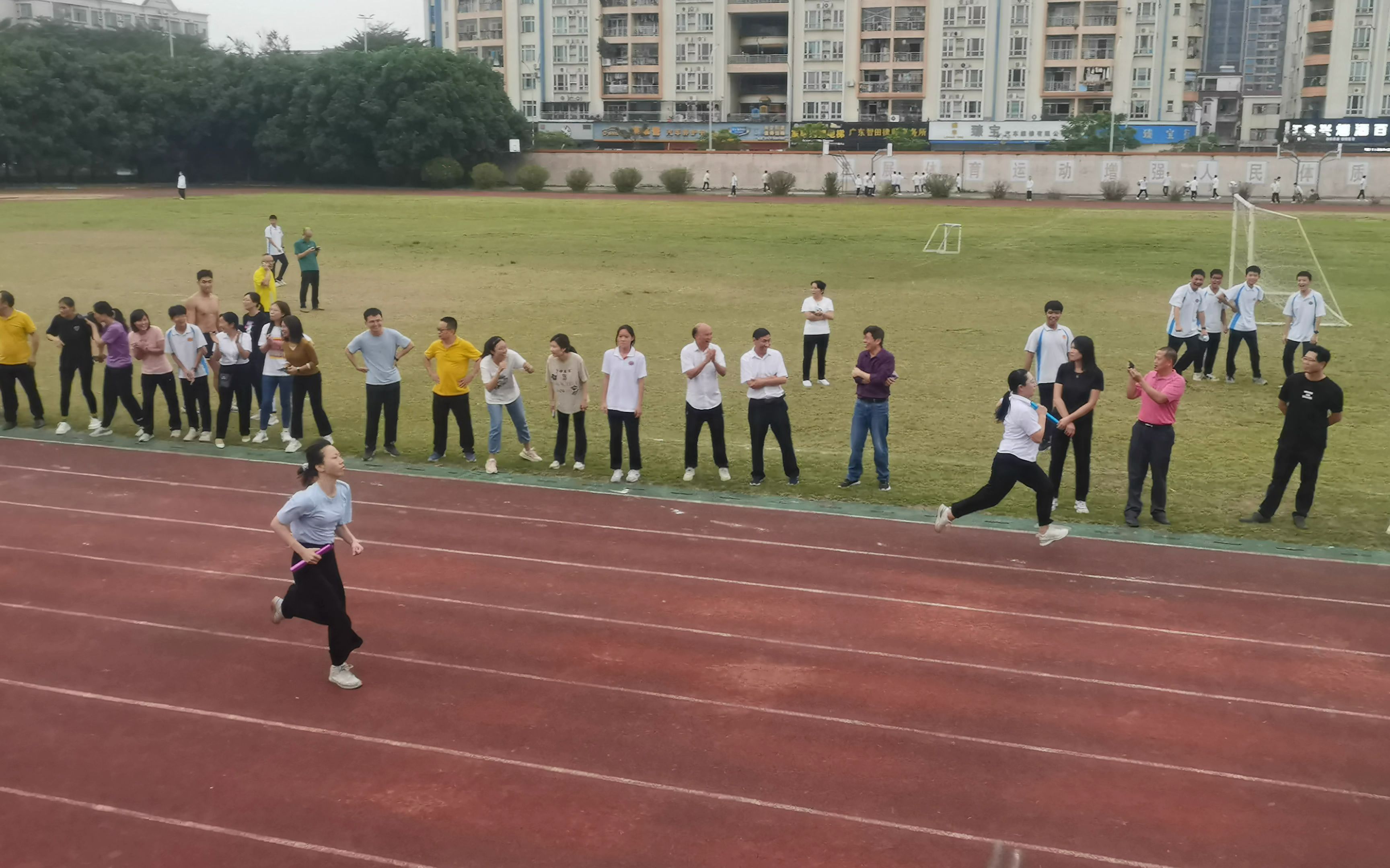 2022年教工趣味运动会--50米跑步4男4女8人接力赛(华为地面拍摄版)