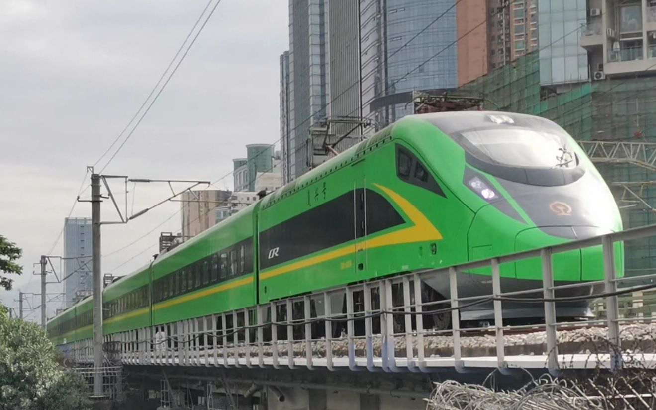 CR200J担任D728通过深圳老街