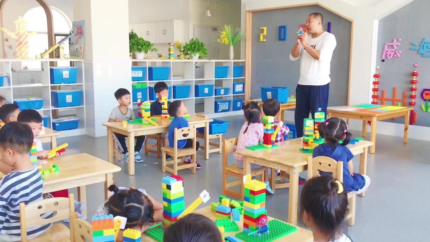 ߎ�博苑宝宝特色课程之乐高创构活动ߒ�运用涡轮箱的三个特点来模…