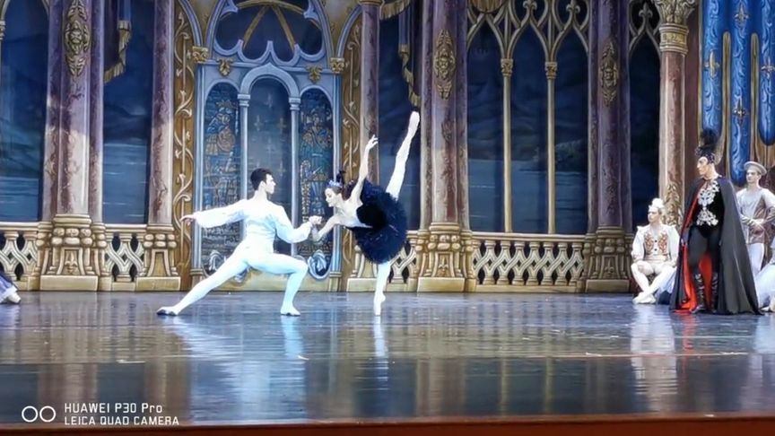 俄罗斯经典芭蕾舞《天鹅湖》。