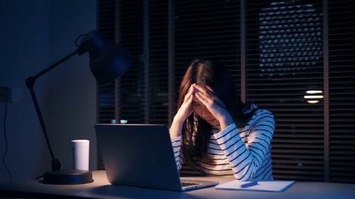 熬夜等于慢性自杀?身体发出的这些猝死信号千万别忽视!