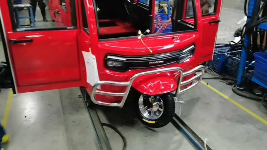 这个电动三轮车车,质量太好了,油漆喷的也好,价格不贵