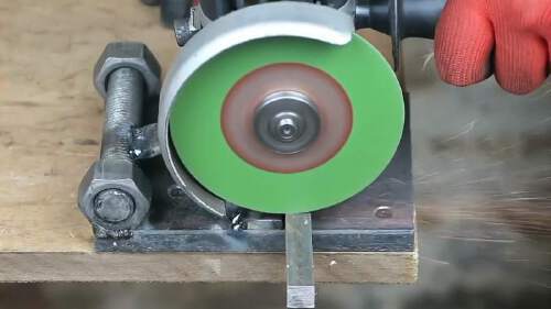 角磨机秒变切割神器!自制安全支架教程,操作稳如泰山!