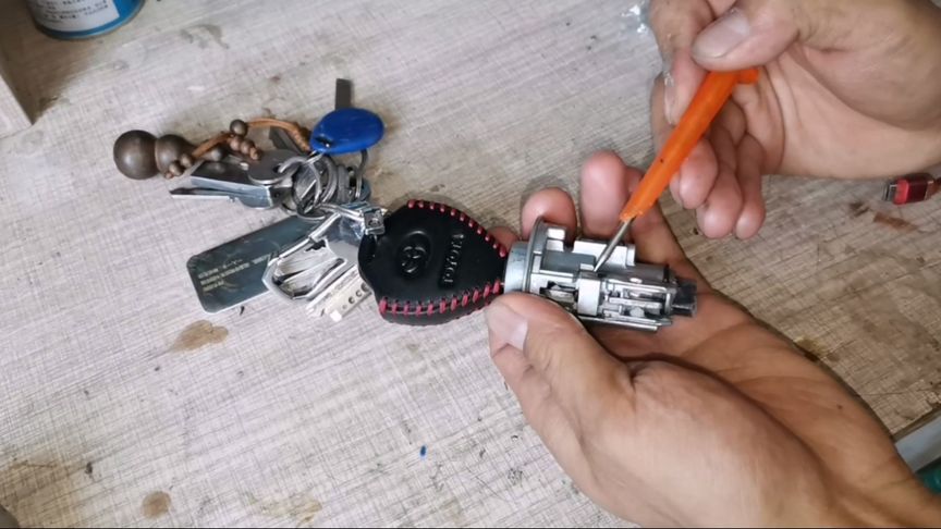 10-16款普拉多一键启动手机掌控安装教程(2)