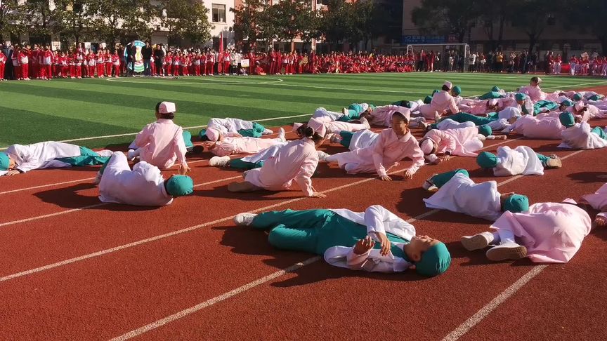 看看如今小学运动会开幕式表演,绝对能惊艳到你!