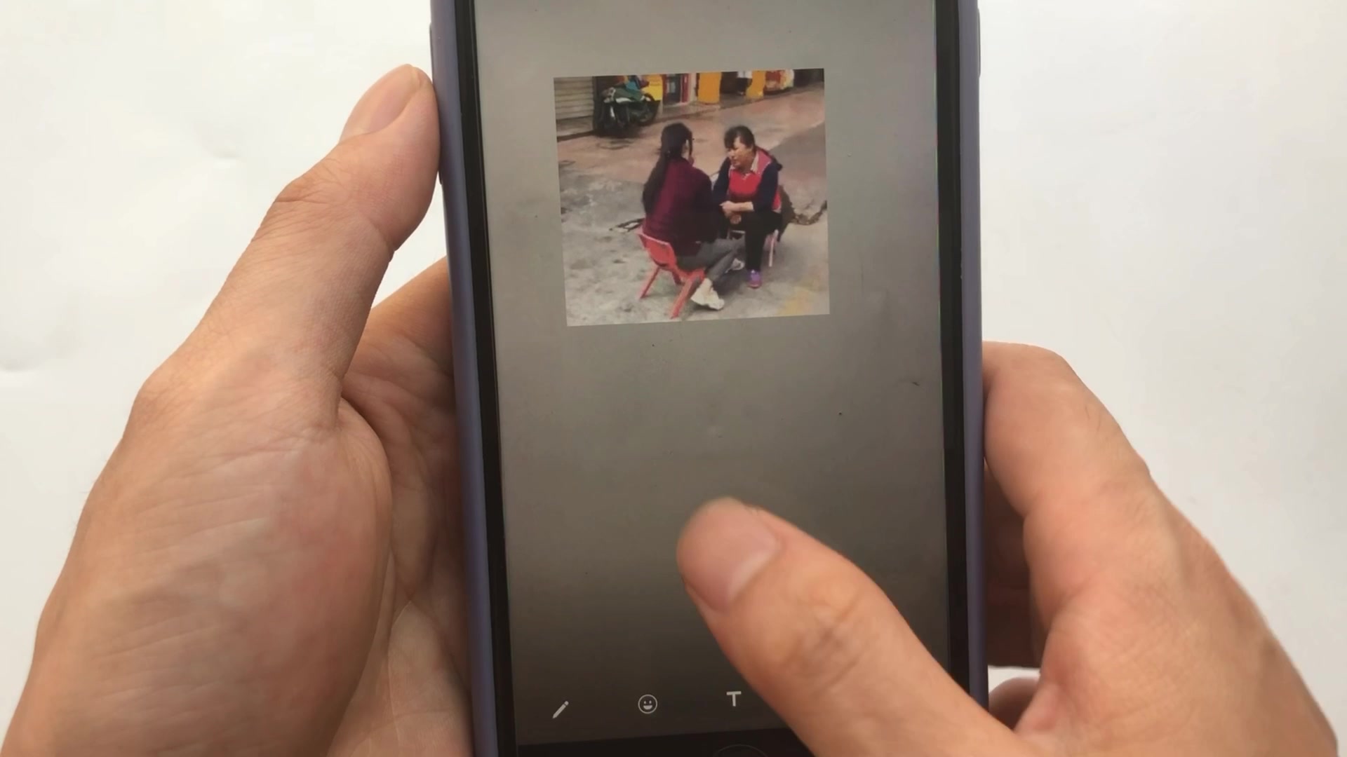 今天才知道,微信发送的图片和视频还能编辑,以后聊天不再单调