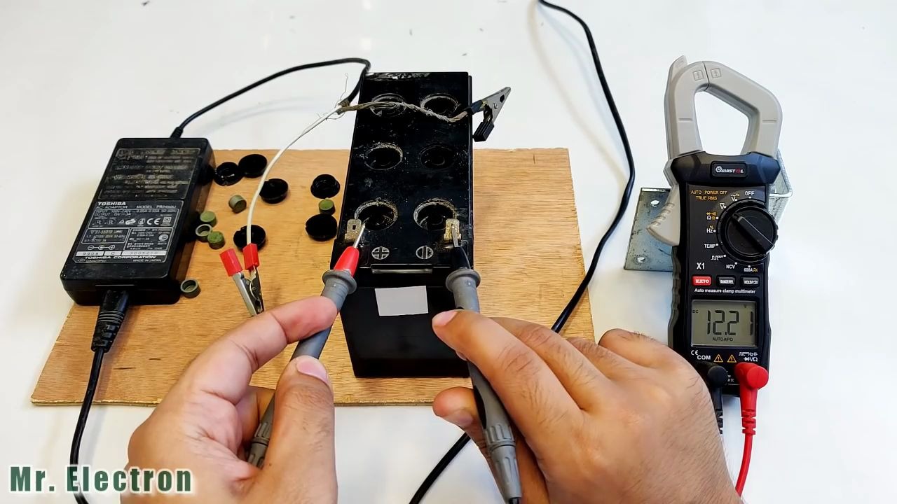 出色的结果! 如何使用L为12V 7Ah UPS电池(深度放电)充电