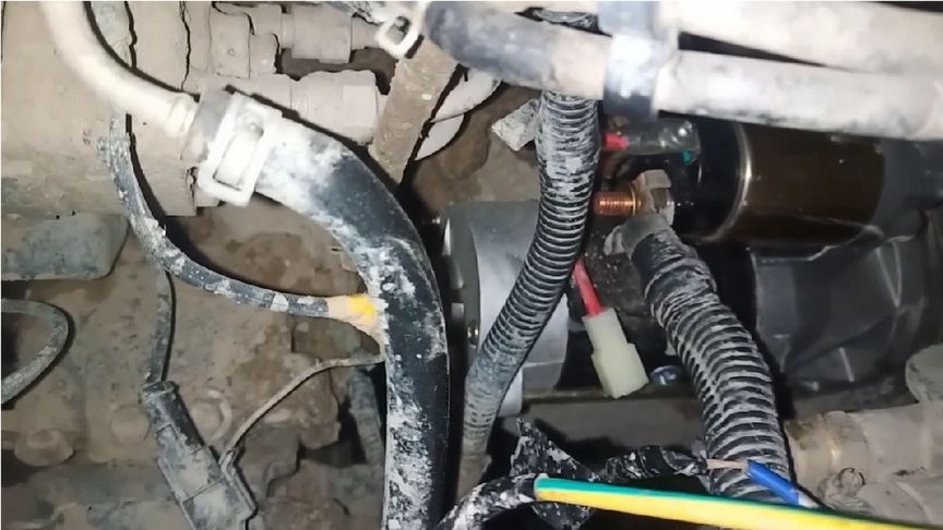 看一下长城皮卡的起动机怎么拆装