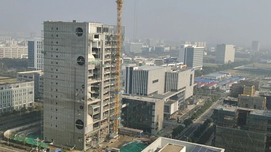 今天去商场洗手间,发现马桶盖还有一个人的余温,忍不住就哭了…