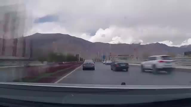 安全带很重要,视频里的交通事故,太触目惊心