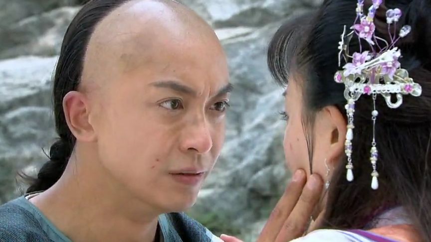 新还珠格格:尔康紫薇掉下悬崖受伤,五阿哥小燕子却在喝茶