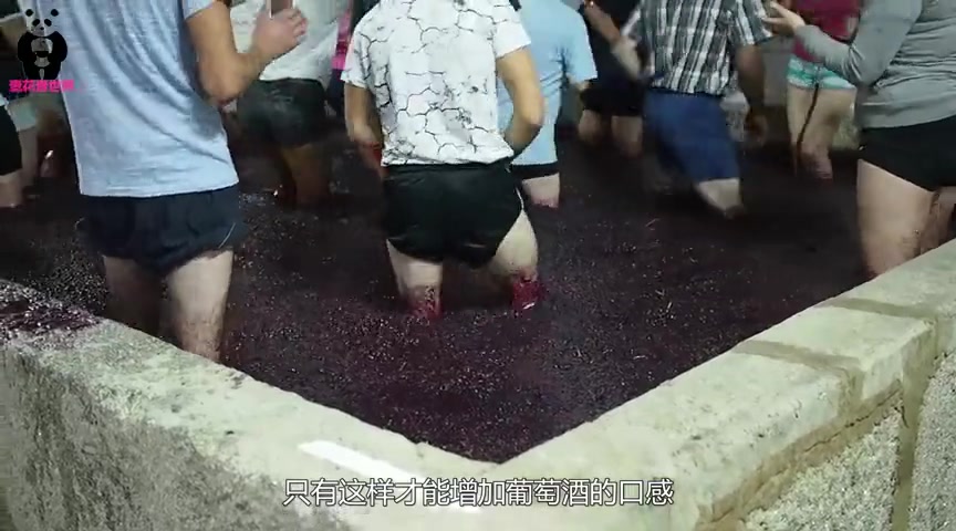 用脚踩的食物打死也不吃?网友:可这些脚踩的食物你至少吃过一种