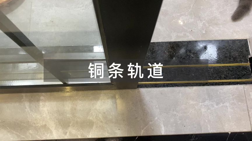 推拉门安装吊轨怕不稳掉下来,安装地槽轨道又藏灰不好打理
