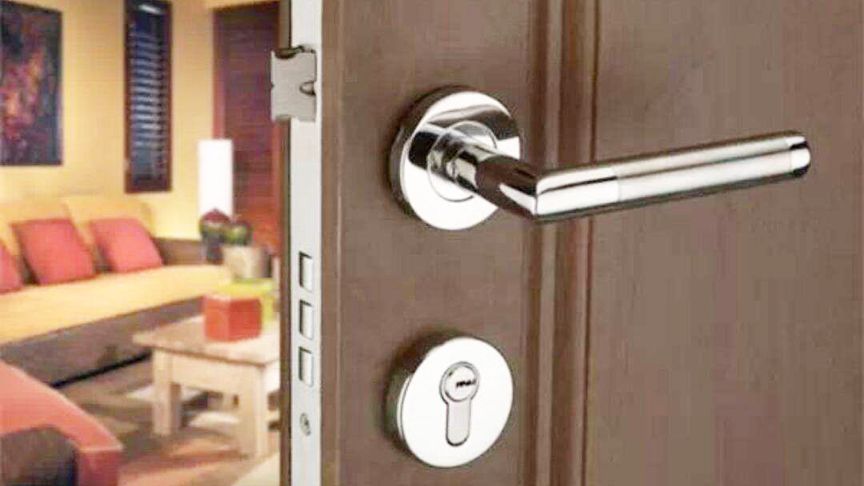 门反锁后这样做,从外面用任何方式都打不开,实用又安全