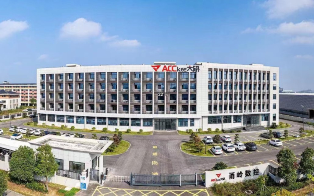 ...拥有强大生产力,年产量高达500万支快速U钻和20万套粗镗、精镗产品!