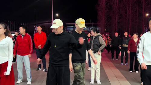 来吧友友们,随着音乐滴节奏,潇洒跳一曲!