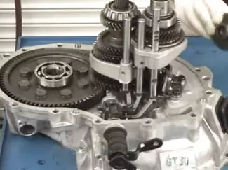 伊兰特手动变速器