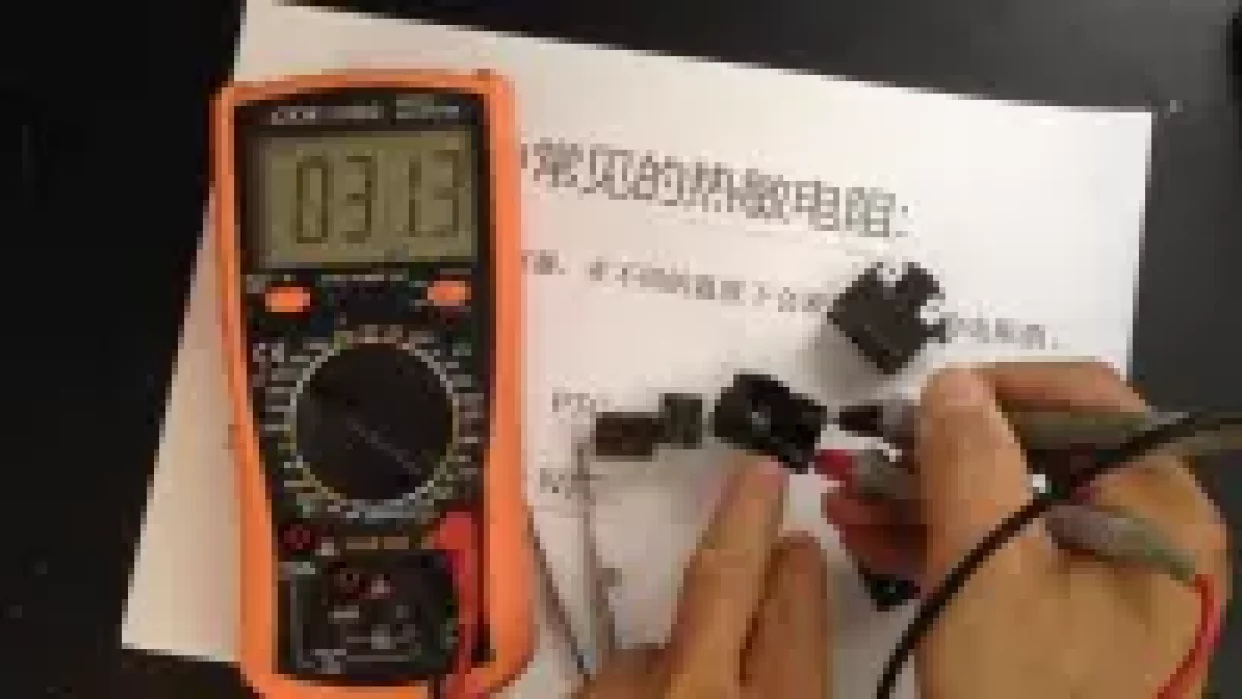 用万用表测量热敏电阻器