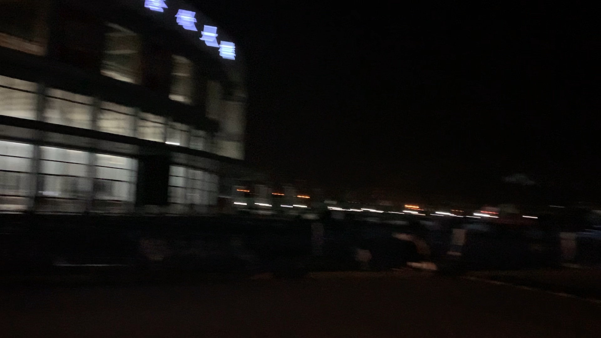 前几天疯狂解散微信群今天突然停电就是说 有没有一种可能hdlg要倒闭...