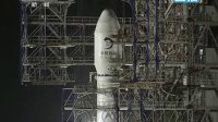 火箭发射倒计时40分钟 固定塔4组回转平台陆续打开 131202