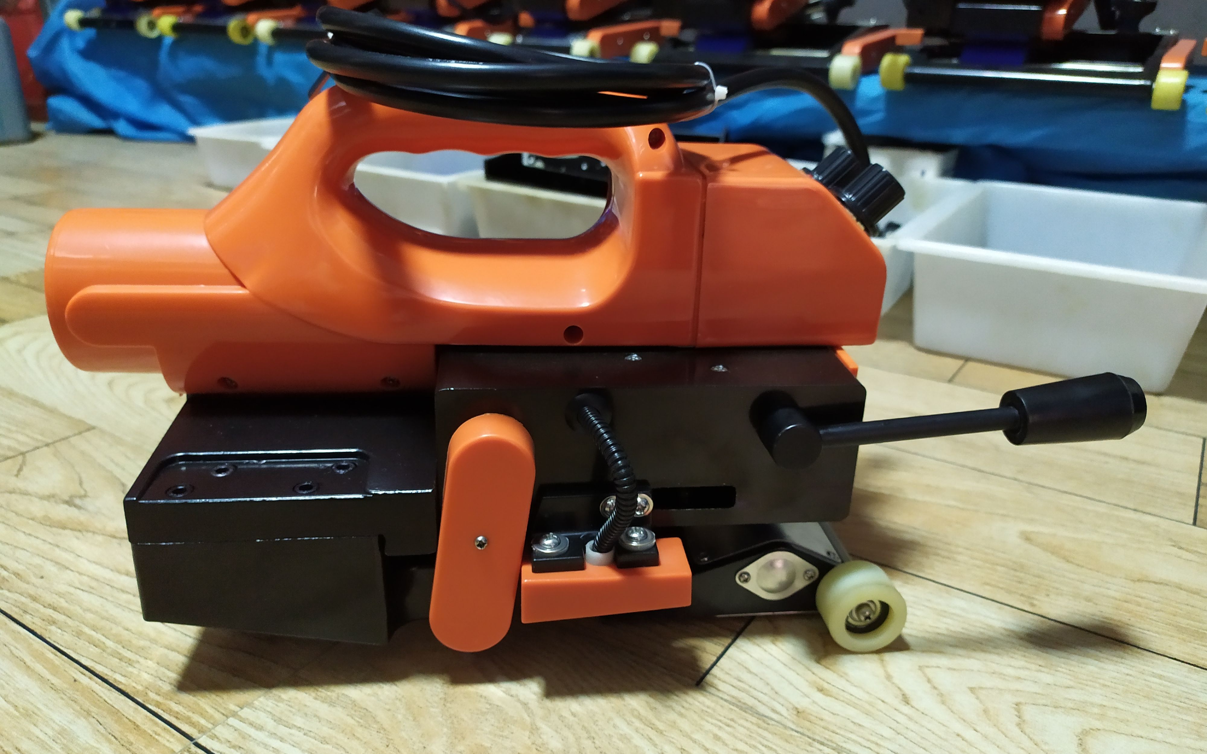 【豫龙】防水工程最常用的双焊缝土工膜爬焊机,搭接宽度可选