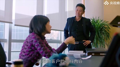 欢乐颂:白富美旁听自家公司会议,无聊地转笔玩,都快听困了