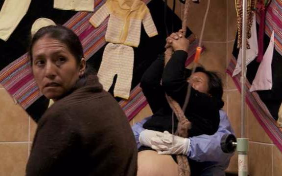 坐着生孩子!此国医院提供全套服务