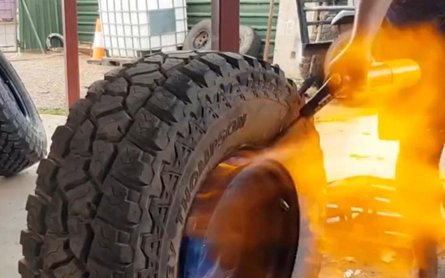 点火充气轮胎什么原理?