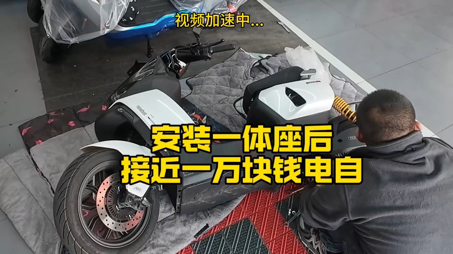 ...座、加脚踏电池仓,又花六百左右,等原厂锂电池有货,双锂电版本车又...