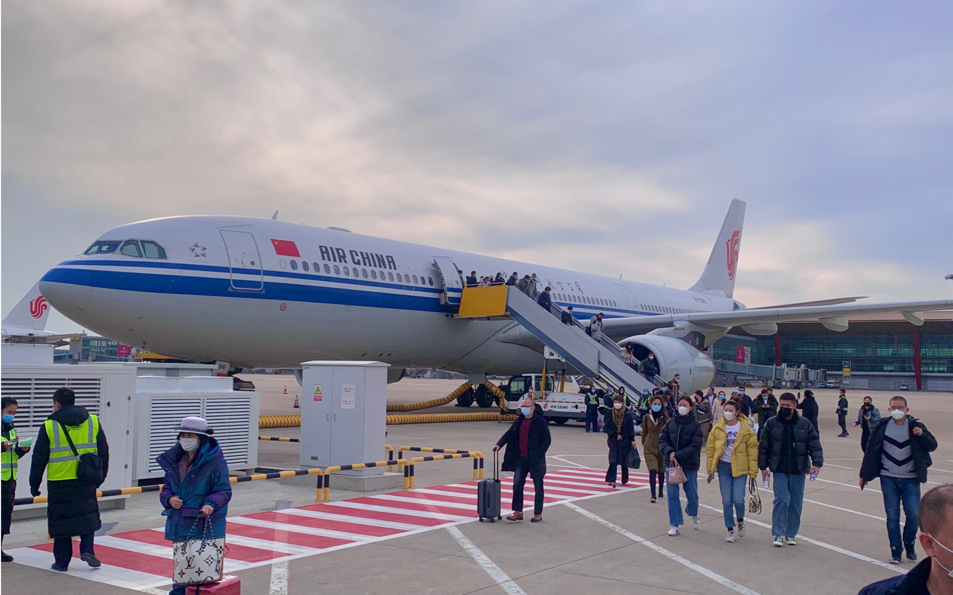 中国国航CA1652 Airbus A330-343沈阳(SHE)-北京(PEK)航班飞行记录...