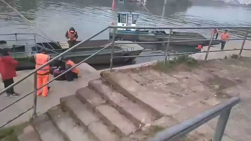 黄山医生河边救人,起死回生。