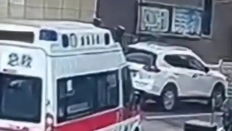 小学生校内身亡,网友呼吁加强校园安全管理