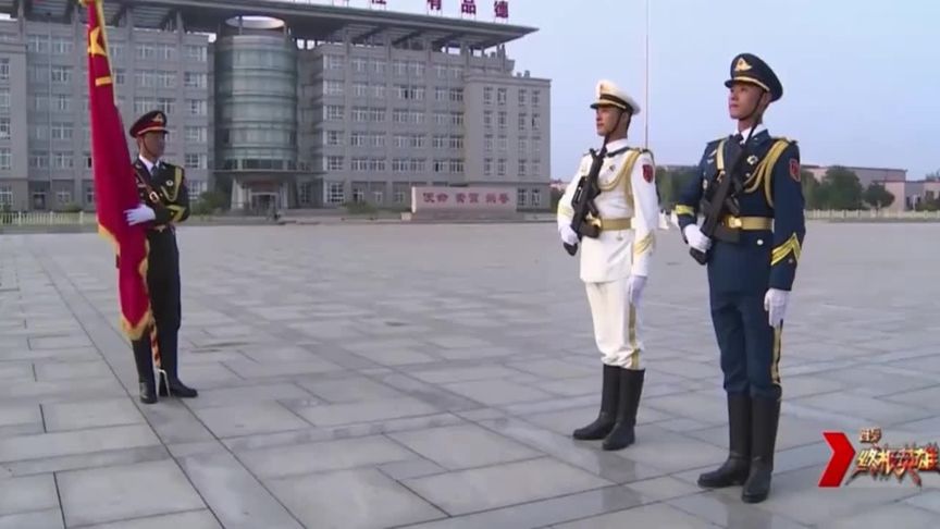 三军仪仗队旗手护旗手日常训练,一个眼神都要练习很久!