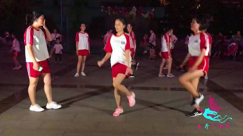 最炫鬼步舞教学视频来袭,步伐超洒脱,不愧是老少皆宜的舞蹈