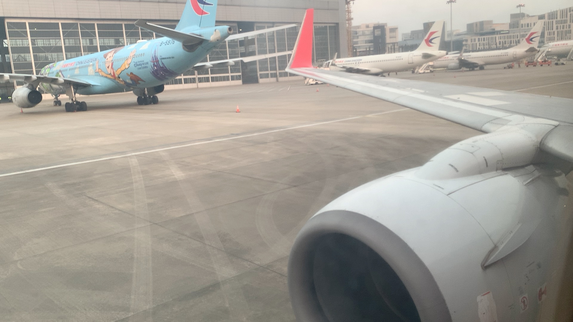 上海航空波音B737-800执飞FM9265 (上海虹桥-福州长乐) 上海虹桥607...