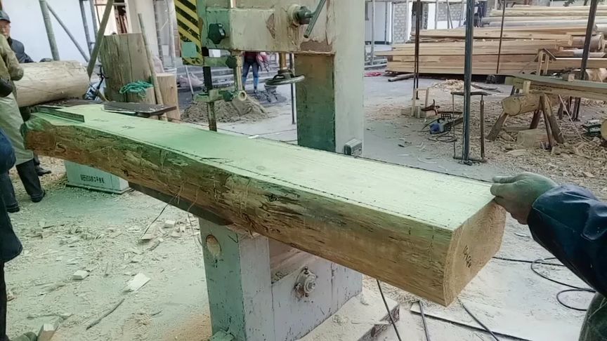 弹墨斗线切割木头一次性完成,建千万祠堂那