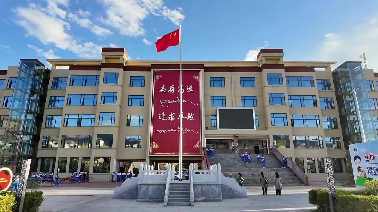 拒绝校园欺凌共筑和谐家园拉萨市公安局治安支队走进校园开展防欺凌...