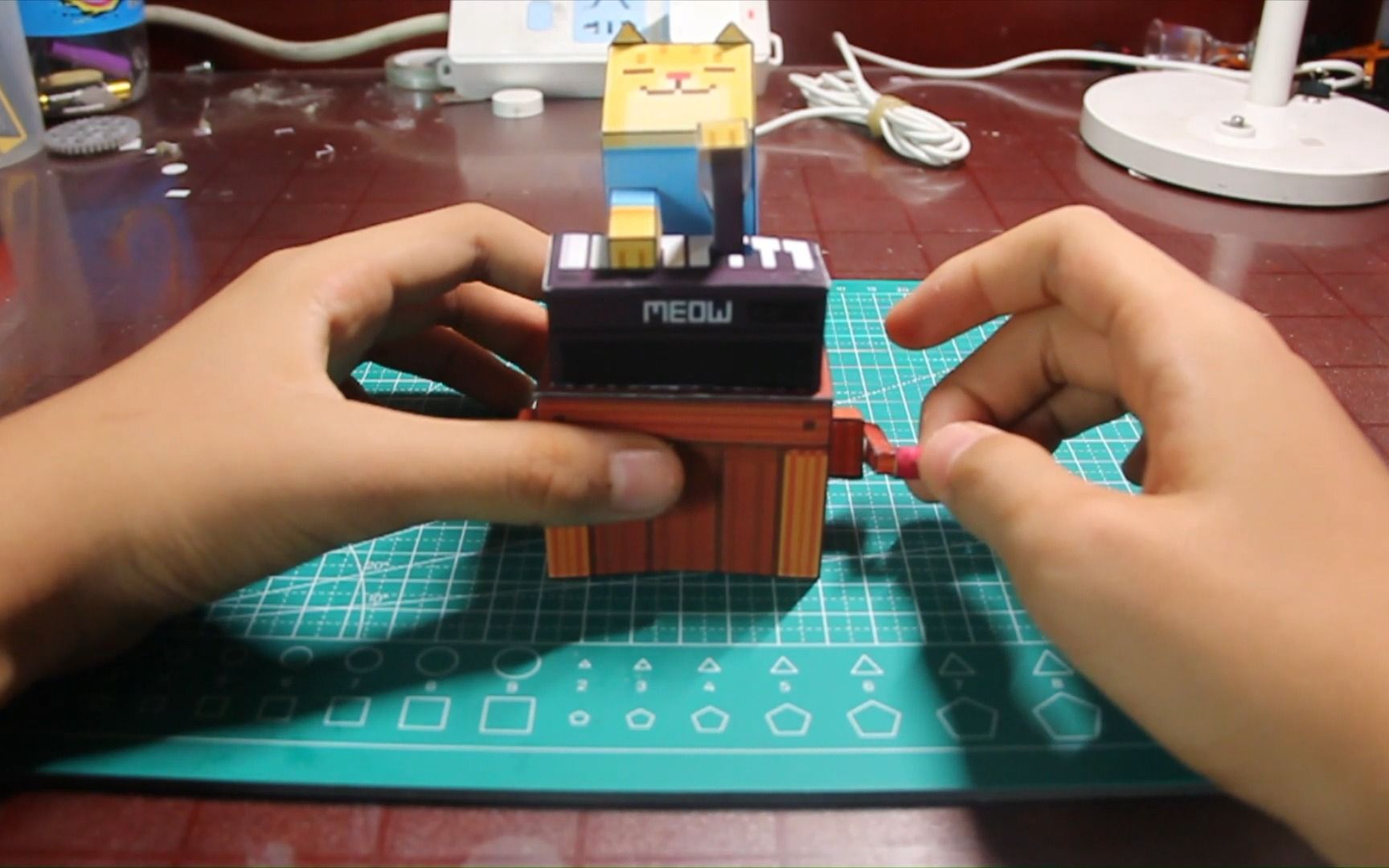 弹琴小猫 纸模制作