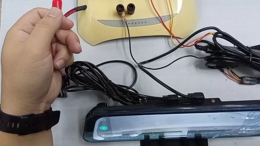 行车记录仪熄火后还亮屏不关机?