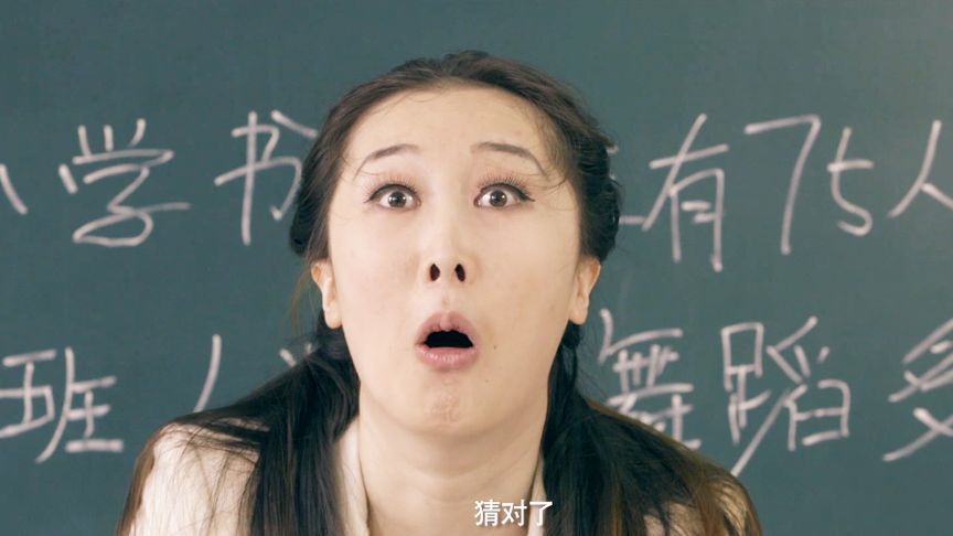 小学生积极答题,班主任刚想表扬他,却被他的这个行为气炸了