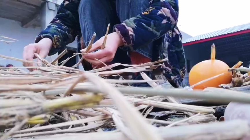 稻草蒲团编织过程