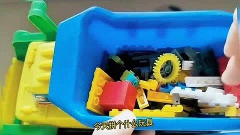 找到了两个螺旋桨用它们拼一架积木飞机吧军事模型