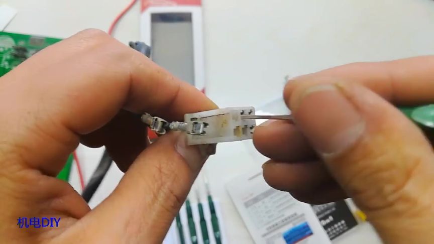 上网买了一套钛钢工具!这工具拆卸电线接插端子好用的很!看效果