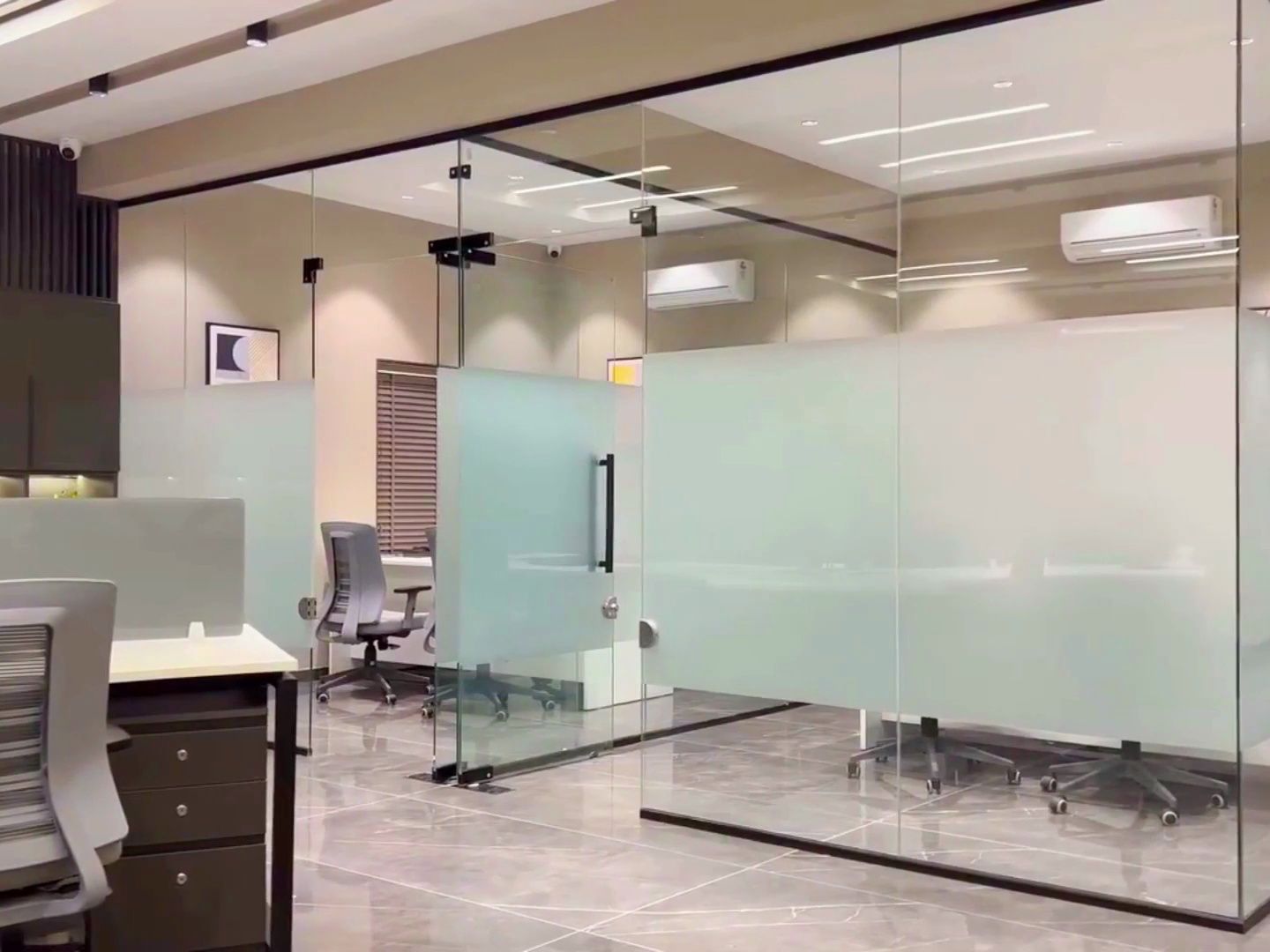 办公室设计,现代简约办公室装修效果图欣赏,商业空间装饰材料朗生板(5)