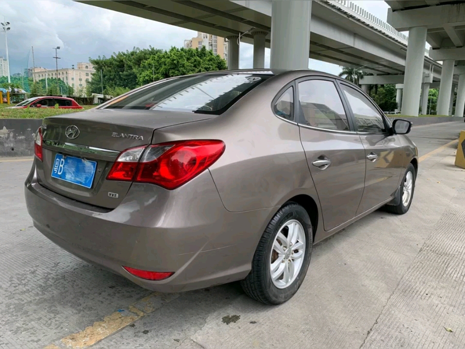 深圳二手车14年现代悦动