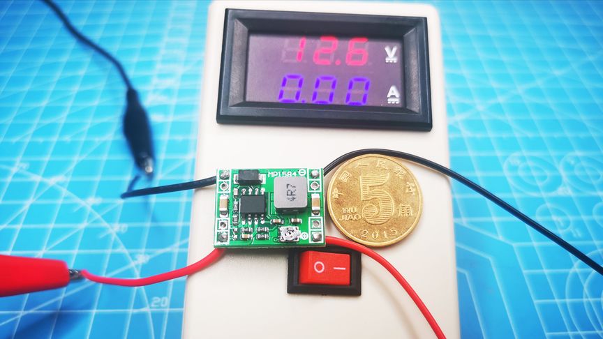 超小的可调降压稳压板,才2块钱功率还不小,适合DIY和多种用途