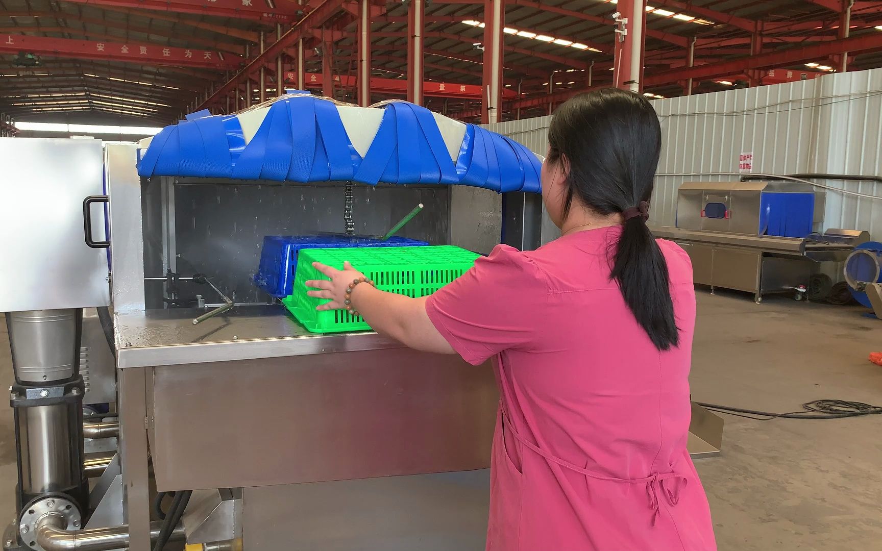 塑料周转筐清洗机器设备中央厨房餐具箱清洗机器设备烘干式塑料筐...